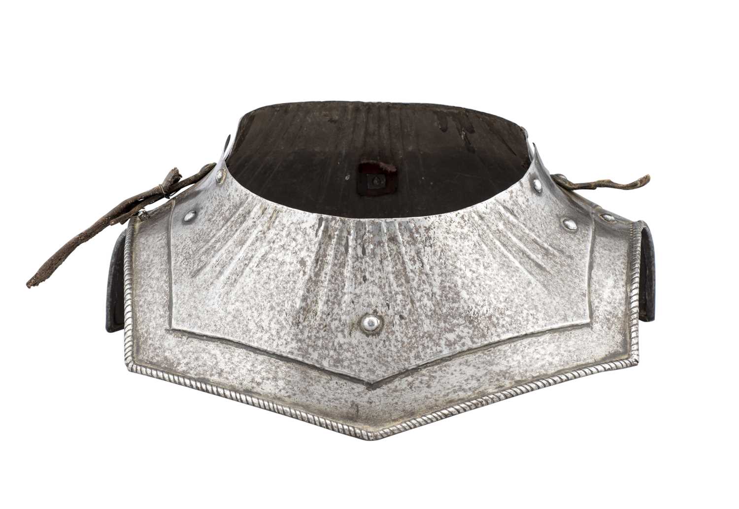 Lot 351 - A GORGET IN GERMAN EARLY 16TH CENTURY
