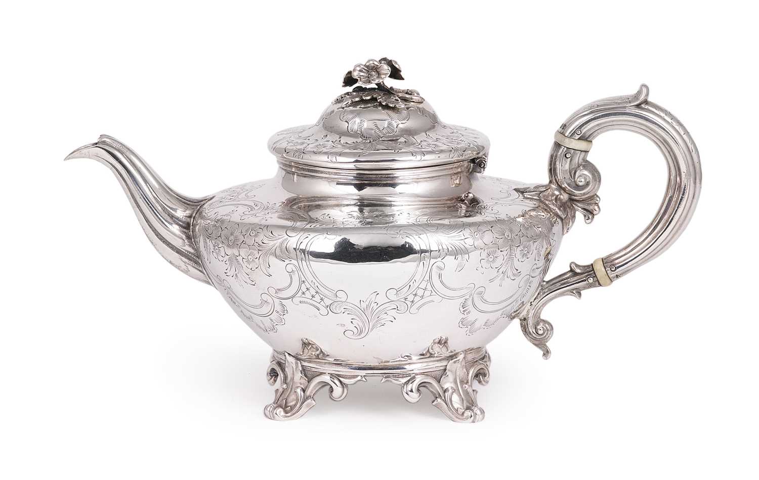 Lot 230 - A SMALL VICTORIAN SILVER TEAPOT