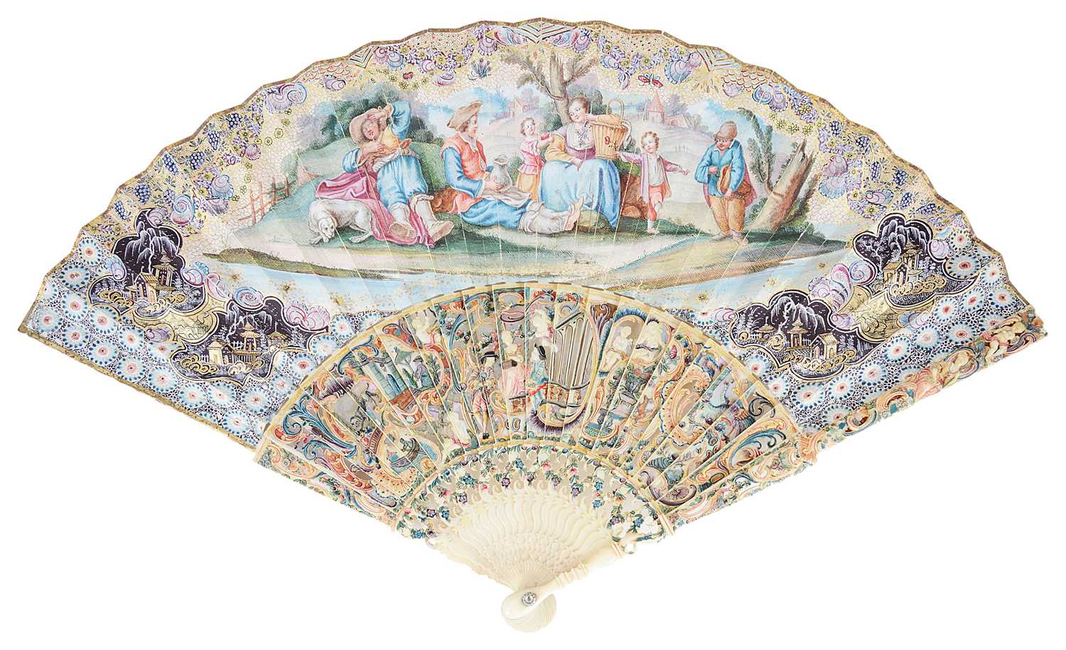 Lot 563 - ËœAN IVORY FAN