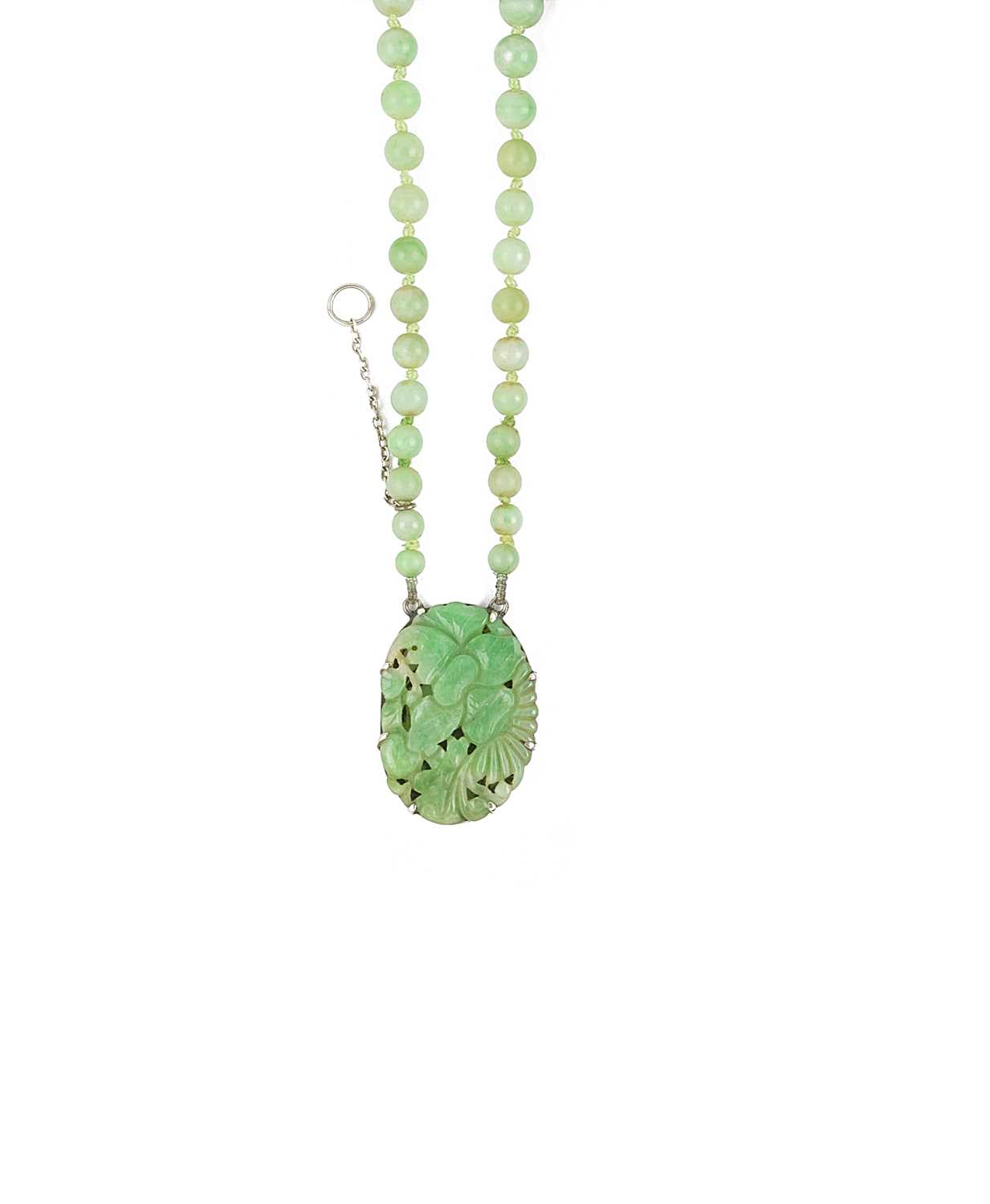 Lot 589 - JADEITE NECKLACE