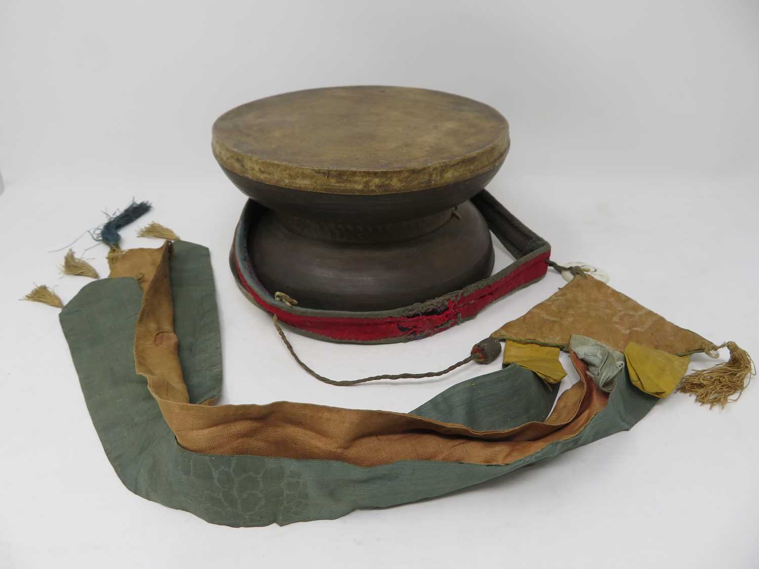 Lot 195 - A BUDDHIST RITUAL DRUM (DAMARU)