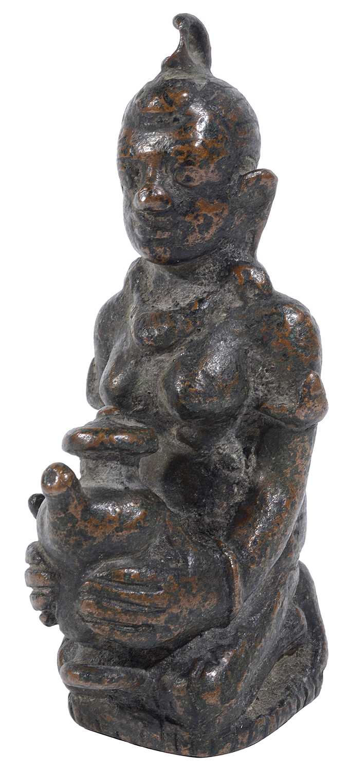 Lot 86 - A BRONZE FIGURE OF A GODDESS