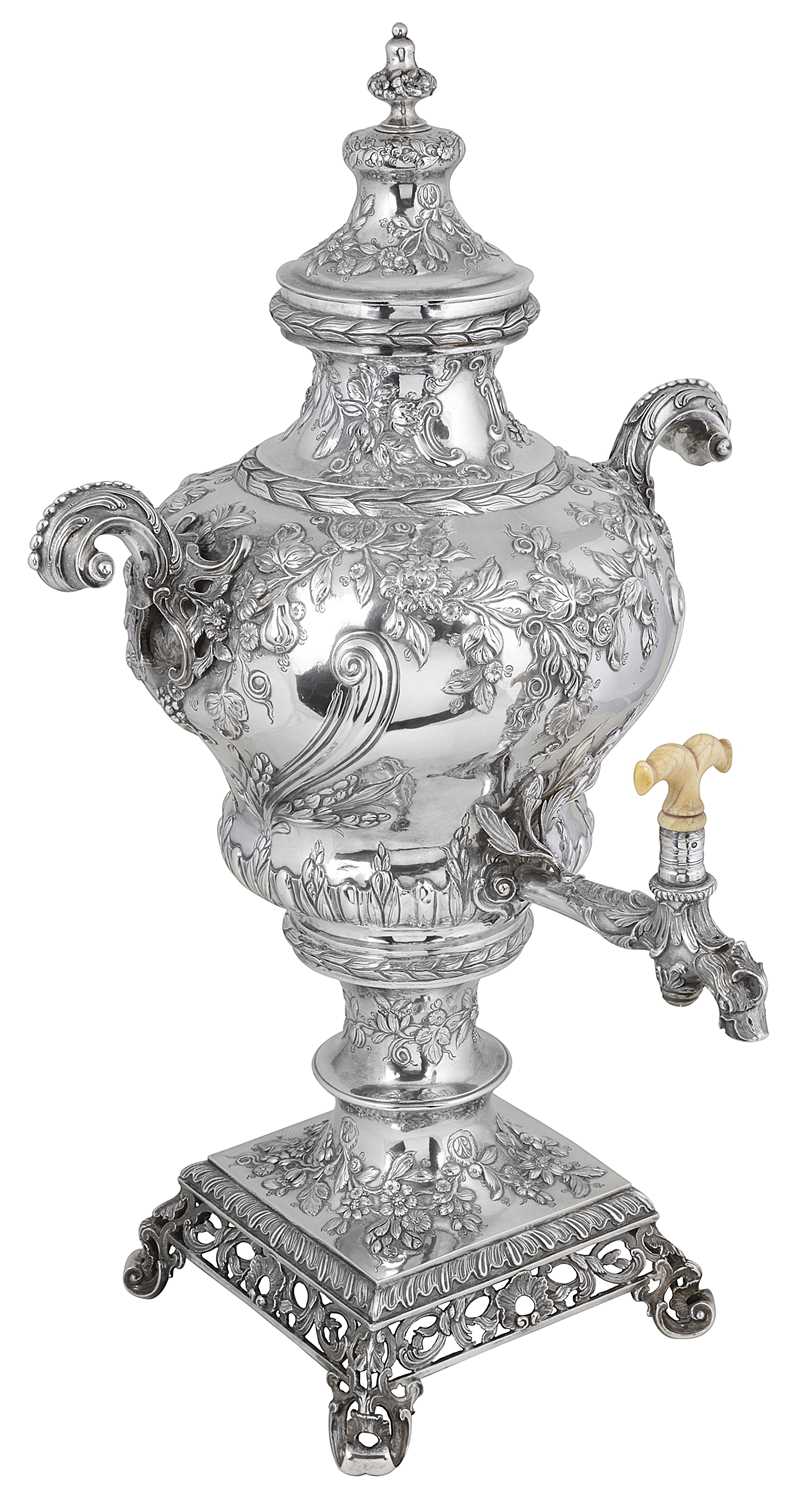 Lot 460 - ËœA GEORGE III SILVER TEA URN