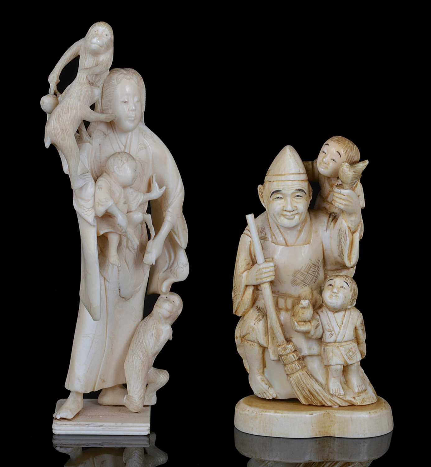 Lot 184 - A JAPANESE MARINE IVORY GROUP OF A MAN AND