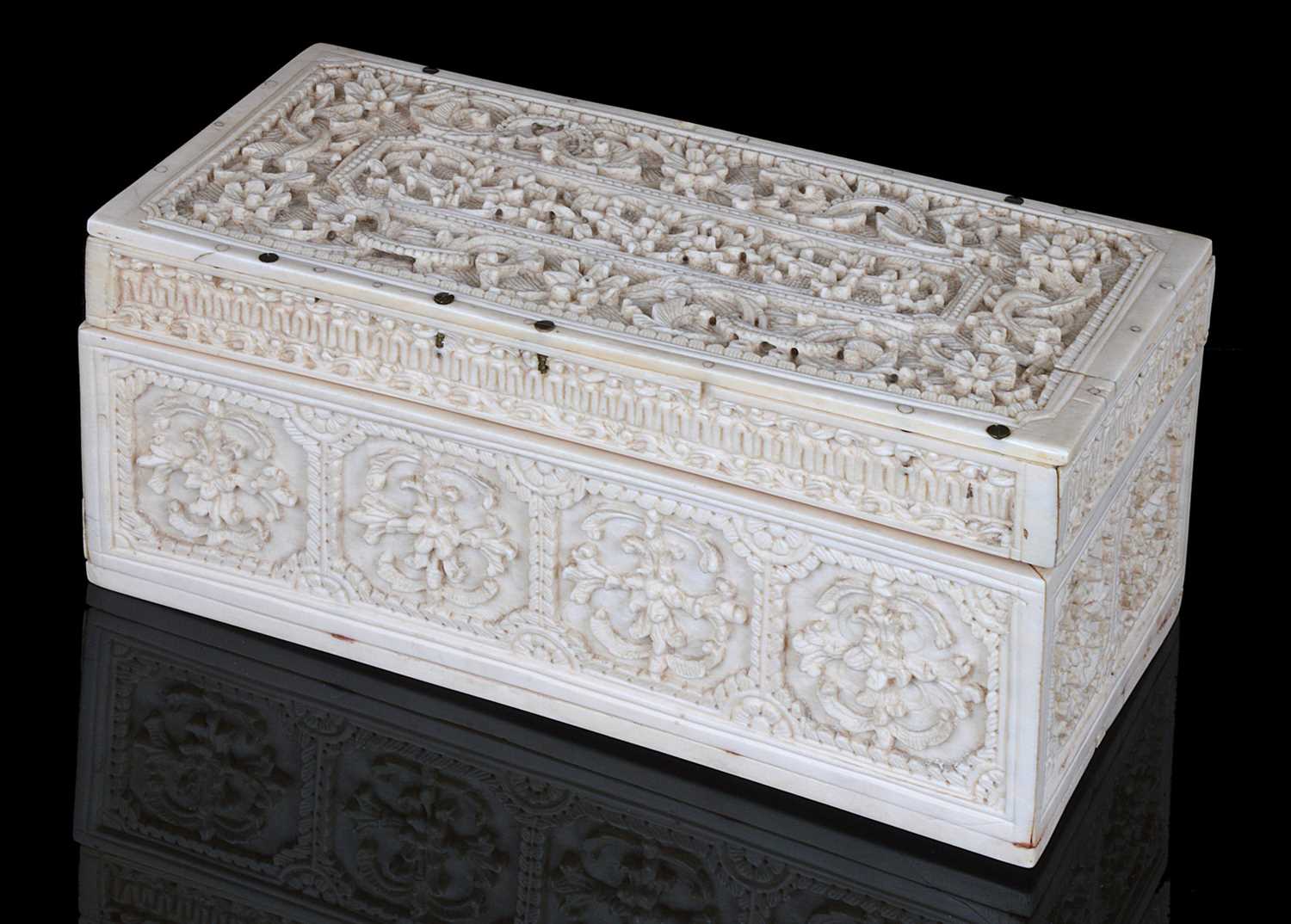 Lot 199 - AN IVORY CASKET