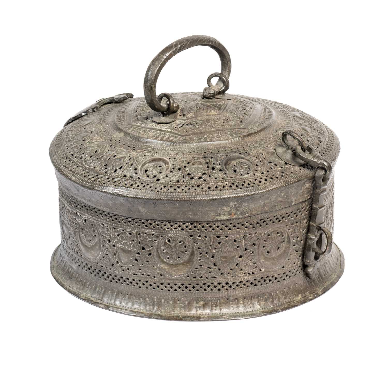 Lot 266 - A LARGE TINNED COPPER PAN BOX, NORTHERN