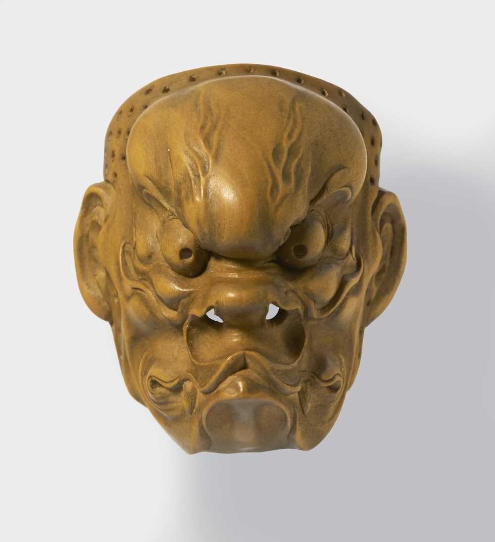 Lot 41 - A JAPANESE MASK NETSUKE OF A GURNING GHOUL