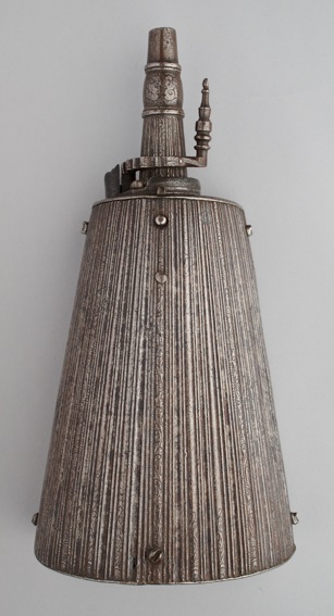 Lot 356 - AN ITALIAN POWDER-FLASK FORMED ENTIRELY OF
