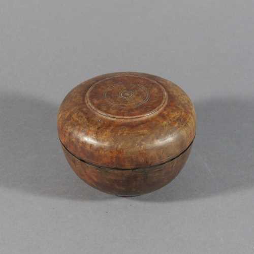 Lot 56 - A TURNED BURR WOOD BOWL AND COVER