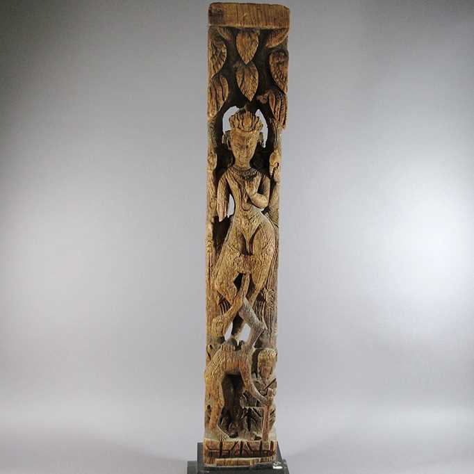 Lot 11 - A CARVED WOOD ARCHITECTURAL STRUT