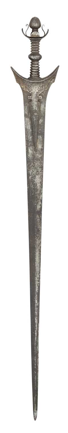 Lot 5 - A RARE SOUTH INDIAN BROADSWORD, 16TH/17TH