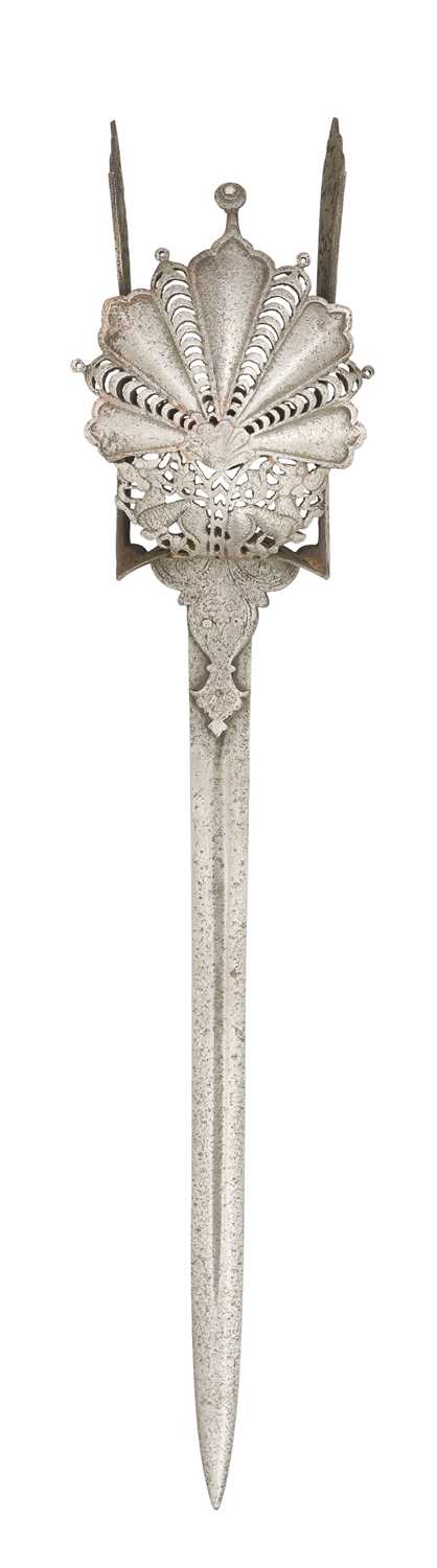 Lot 36 - A FINE SOUTH INDIAN DAGGER (KATAR), 16TH/17TH