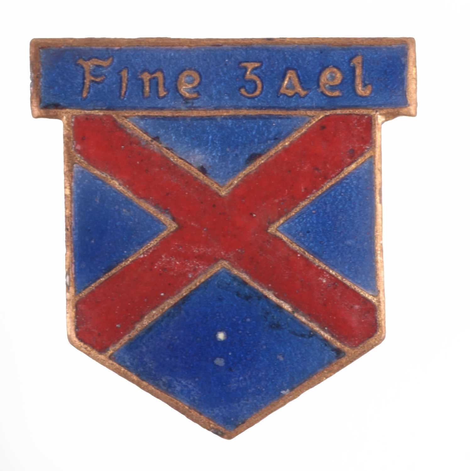 Lot 218 - IRELAND: A RARE 'FINE GAEL' ENAMEL LAPEL