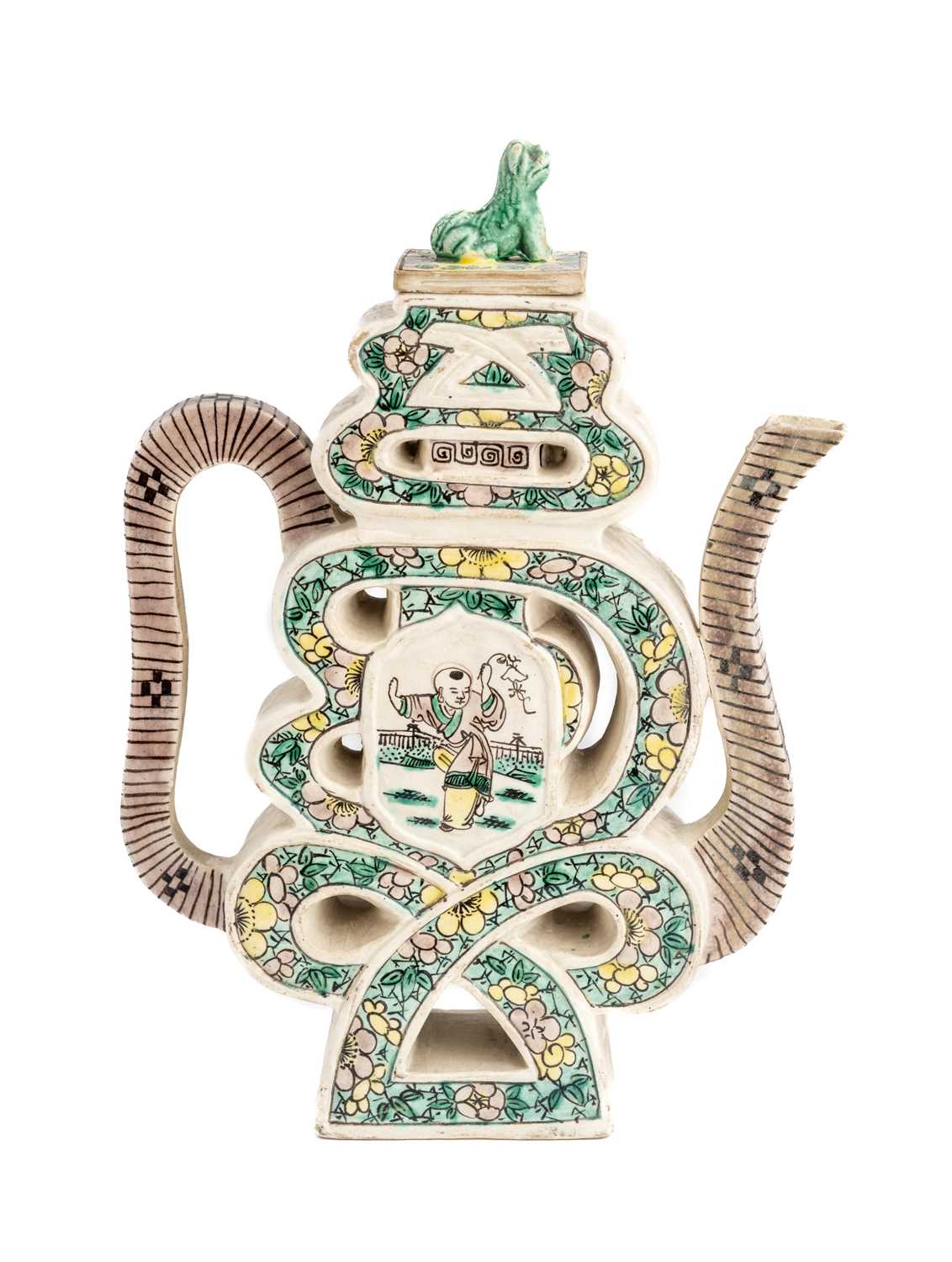 Lot 32 - A CHINESE FAMILLE VERTE 'SHOU CHARACTER'