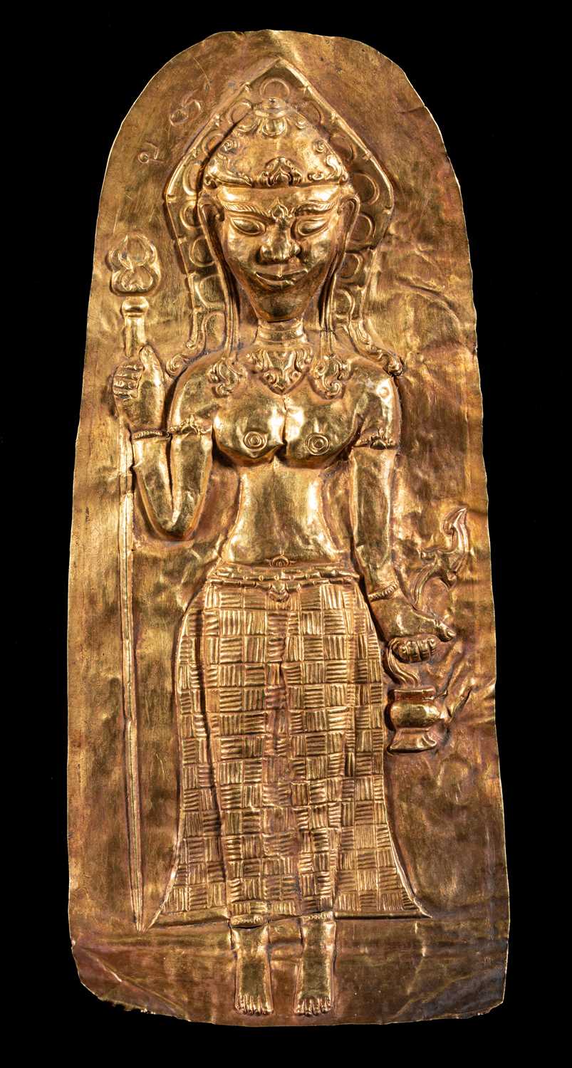 Lot 272 - A JAVANESE GOLD REPOUSSE RELIEF PLAQUE,