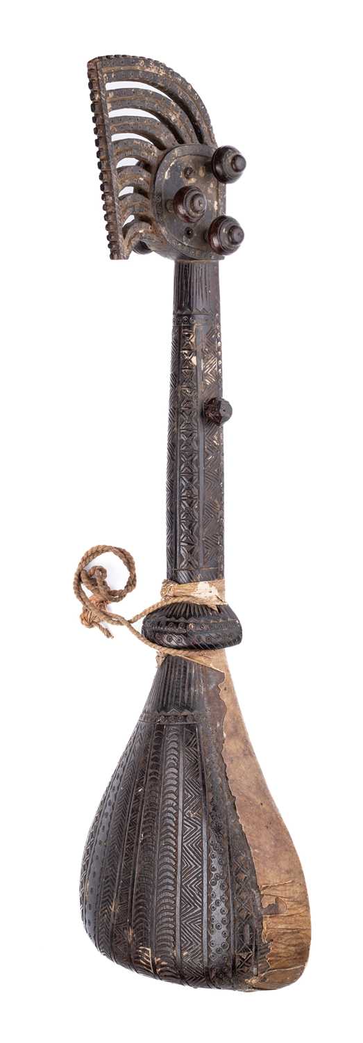 Lot 364 - â–¡ A HIMALAYAN LUTE (SGRA-SNYAN)