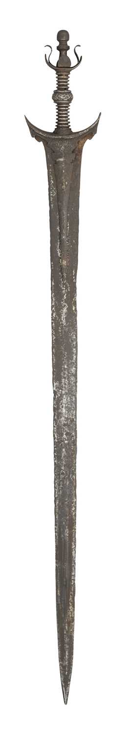 Lot 7 - A RARE SOUTH INDIAN BROADSWORD, 16TH/17TH