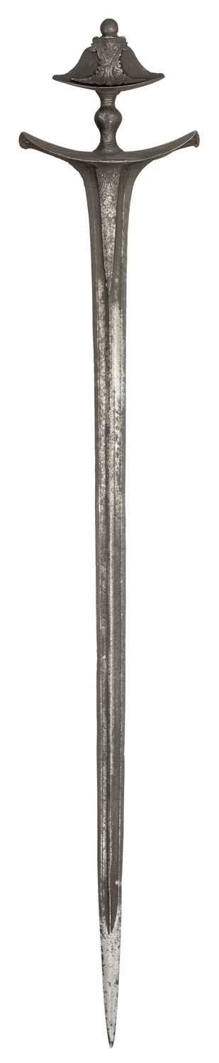 Lot 9 - A SOUTH INDIAN RAPIER, LATE 16TH/17TH CENTURY
