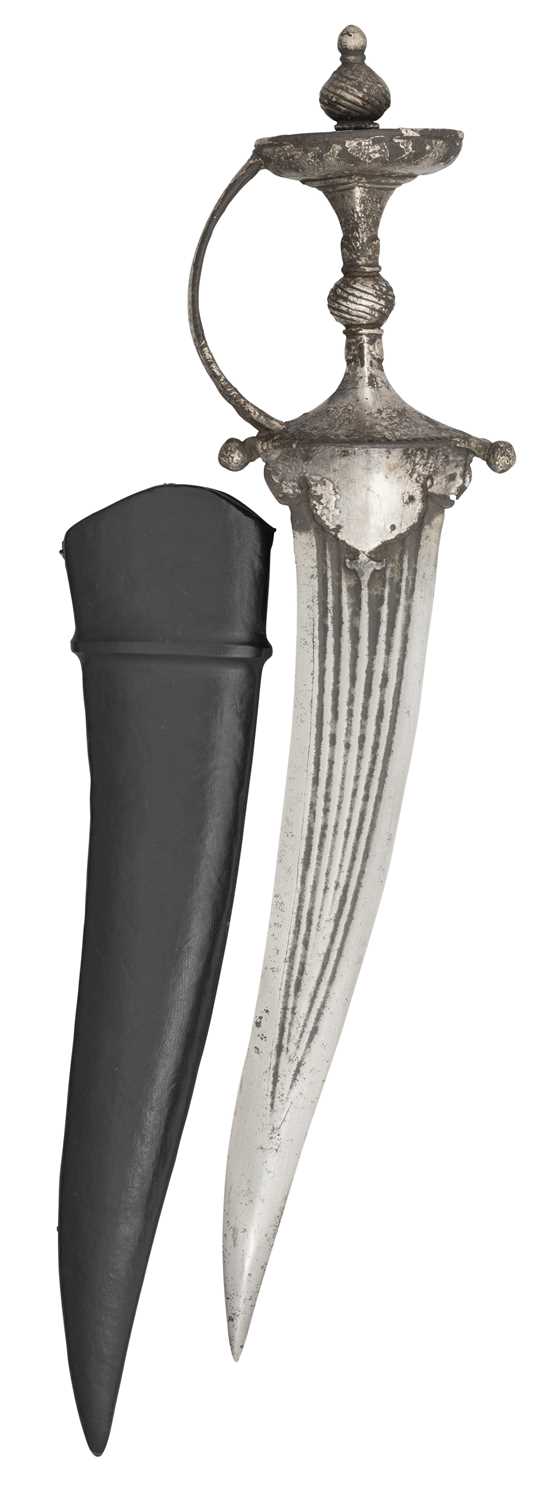Lot 25 - A SOUTH INDIAN DAGGER (CHILANUM), EARLY 17TH
