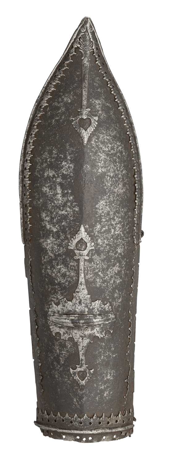 Lot 75 - A SOUTH INDIAN ARM DEFENCE (DASTANA),