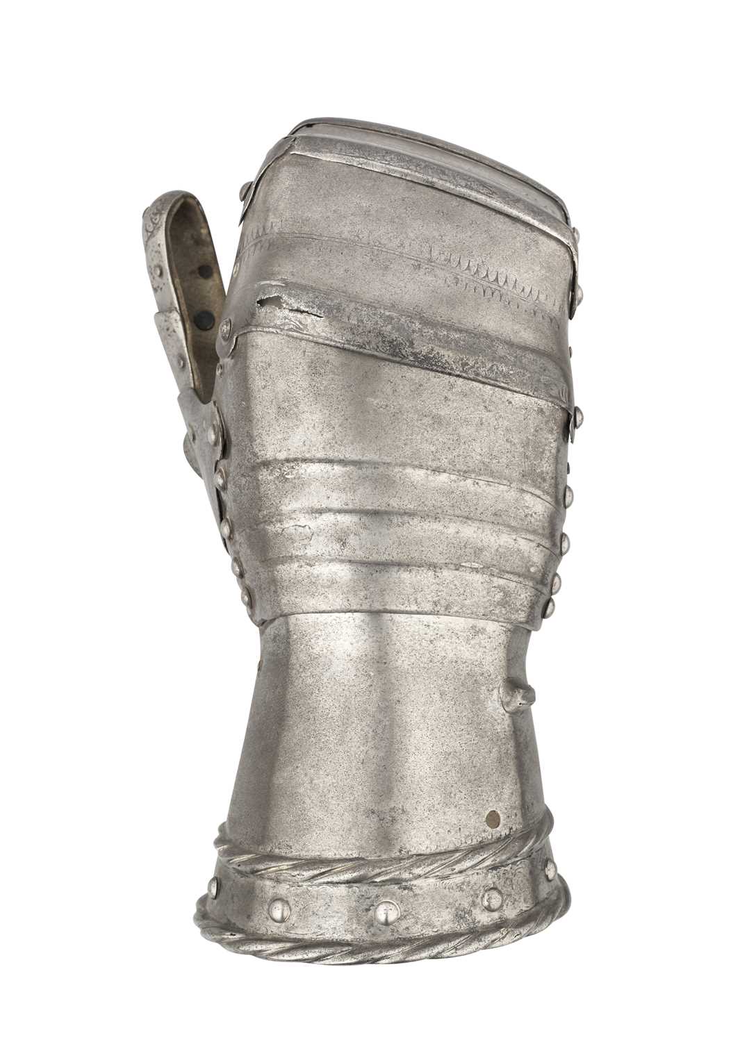Lot 230 - A FINE GERMAN MITTEN GAUNTLET FOR THE RIGHT