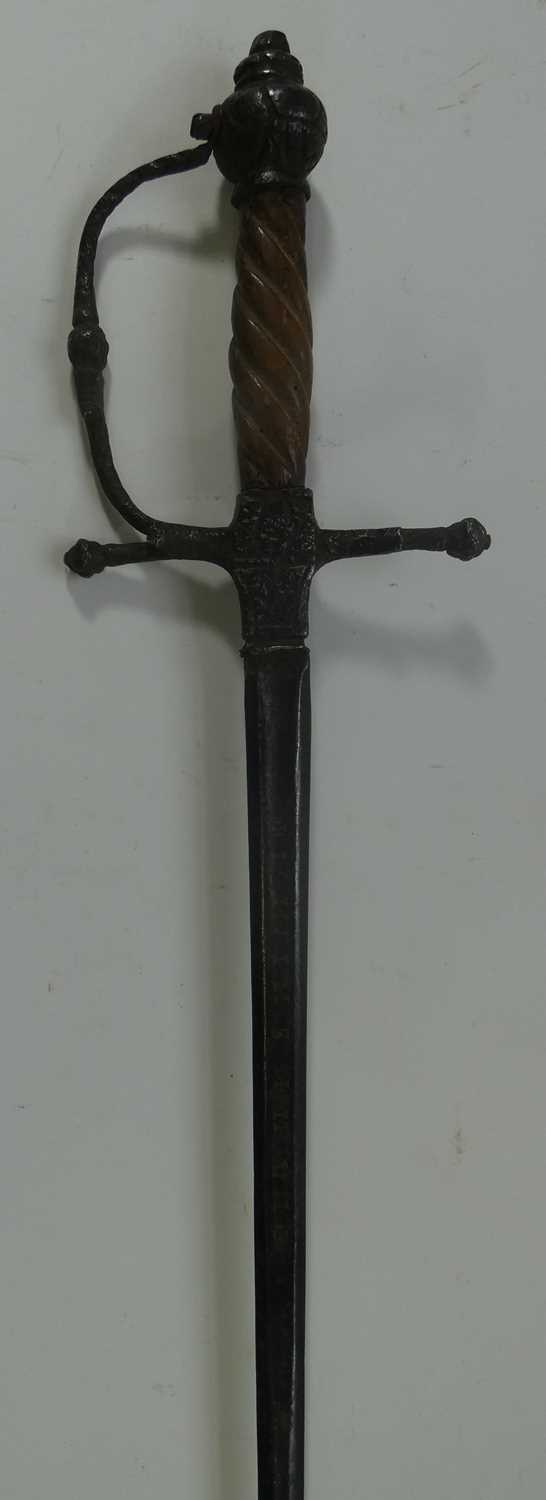 Lot 252 - AN ENGLISH RAPIER, MID-17TH CENTURY