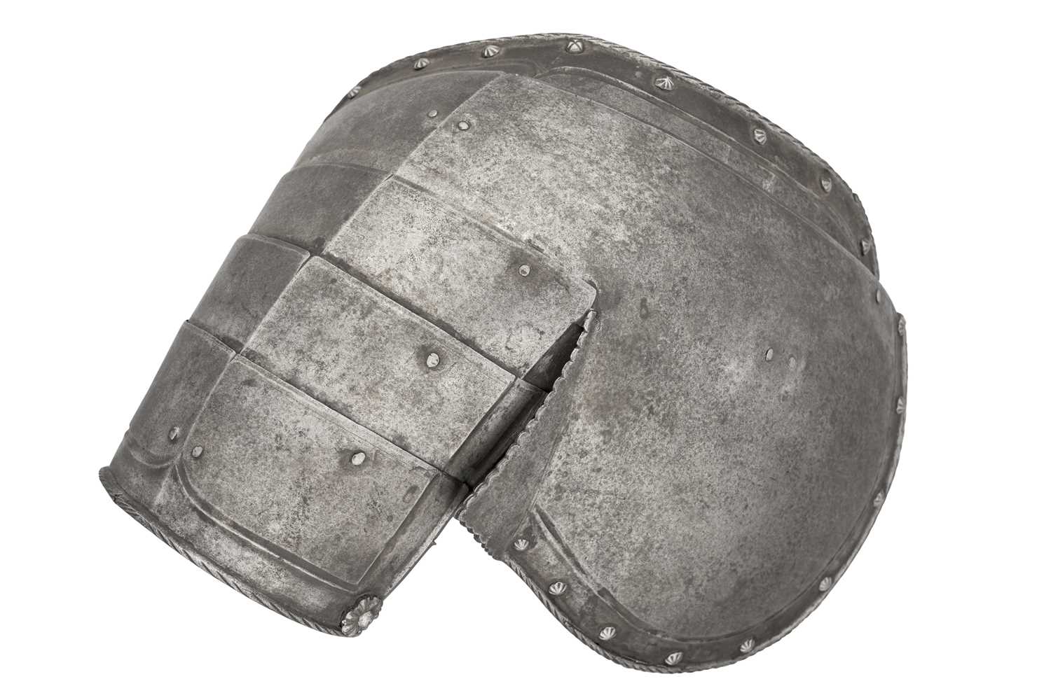 Lot 381 - â€¡ A NORTH GERMAN LEFT PAULDRON, CIRCA 1580