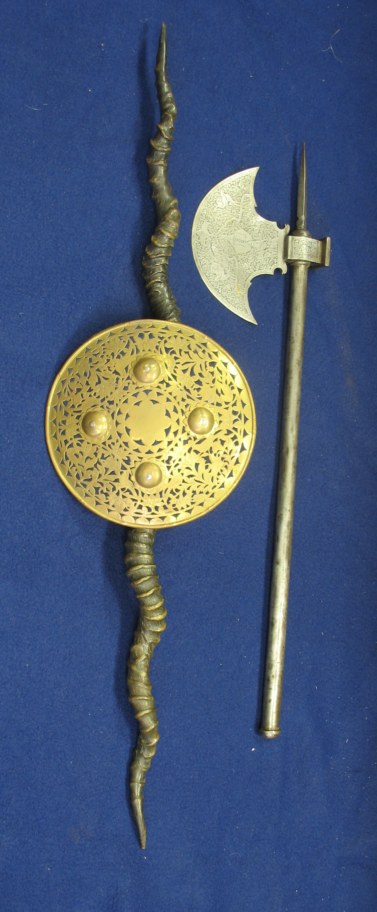 Lot 46 - AN INDIAN PARRYING SHIELD (MADU)