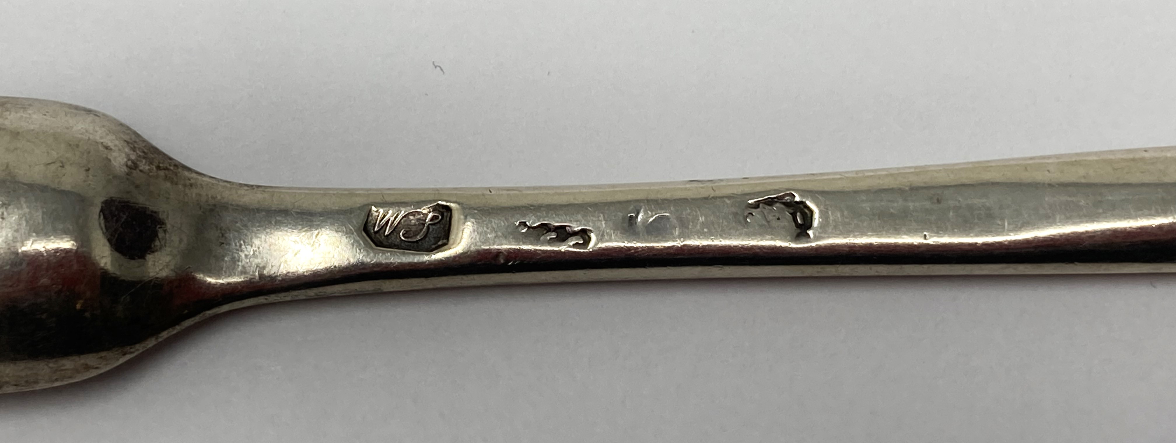 Lot 97 - A GEORGE II SILVER MARROW SCOOP, WILLIAM