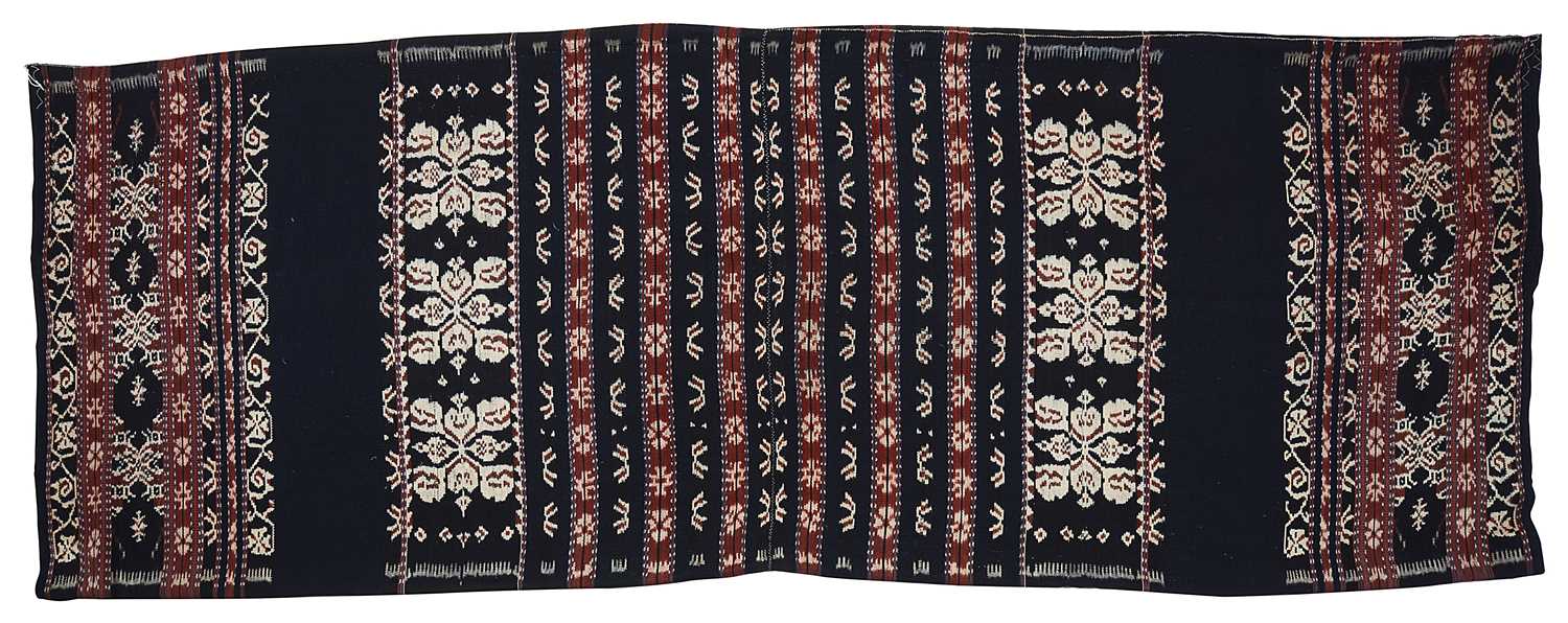Lot 190 - A COTTON WARP IKAT, SAVU OR ROTI ISLAND,
