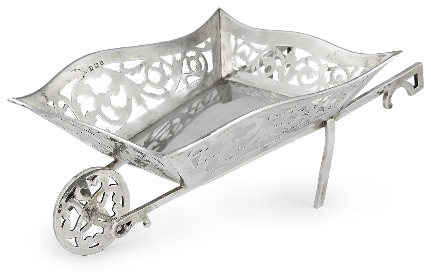 Lot 318 - â“Œ AN EDWARDIAN SILVER 'WHEELBARROW'