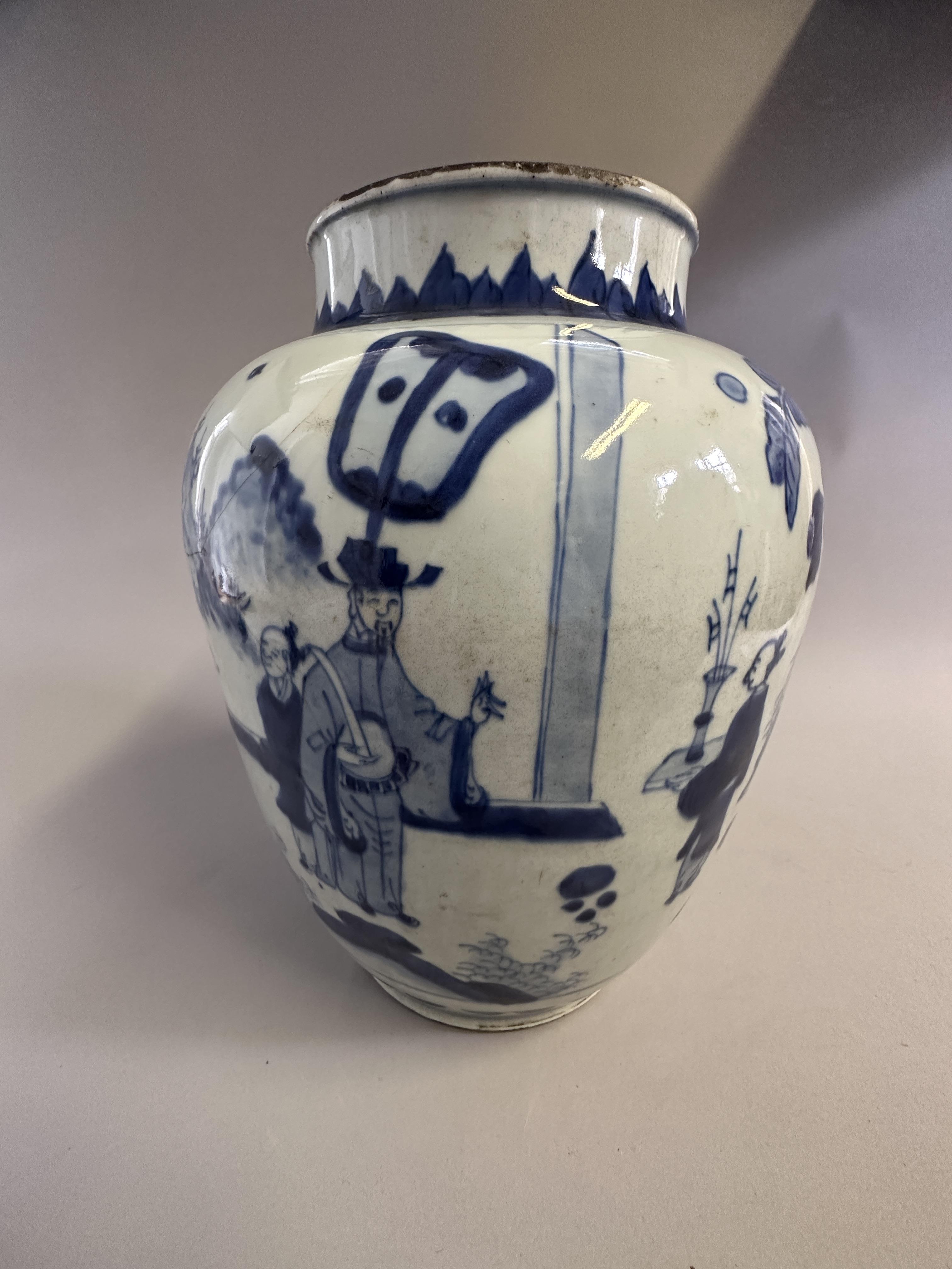 Lot 109 - A CHINESE BLUE AND WHITE JAR, TRANSITIONAL