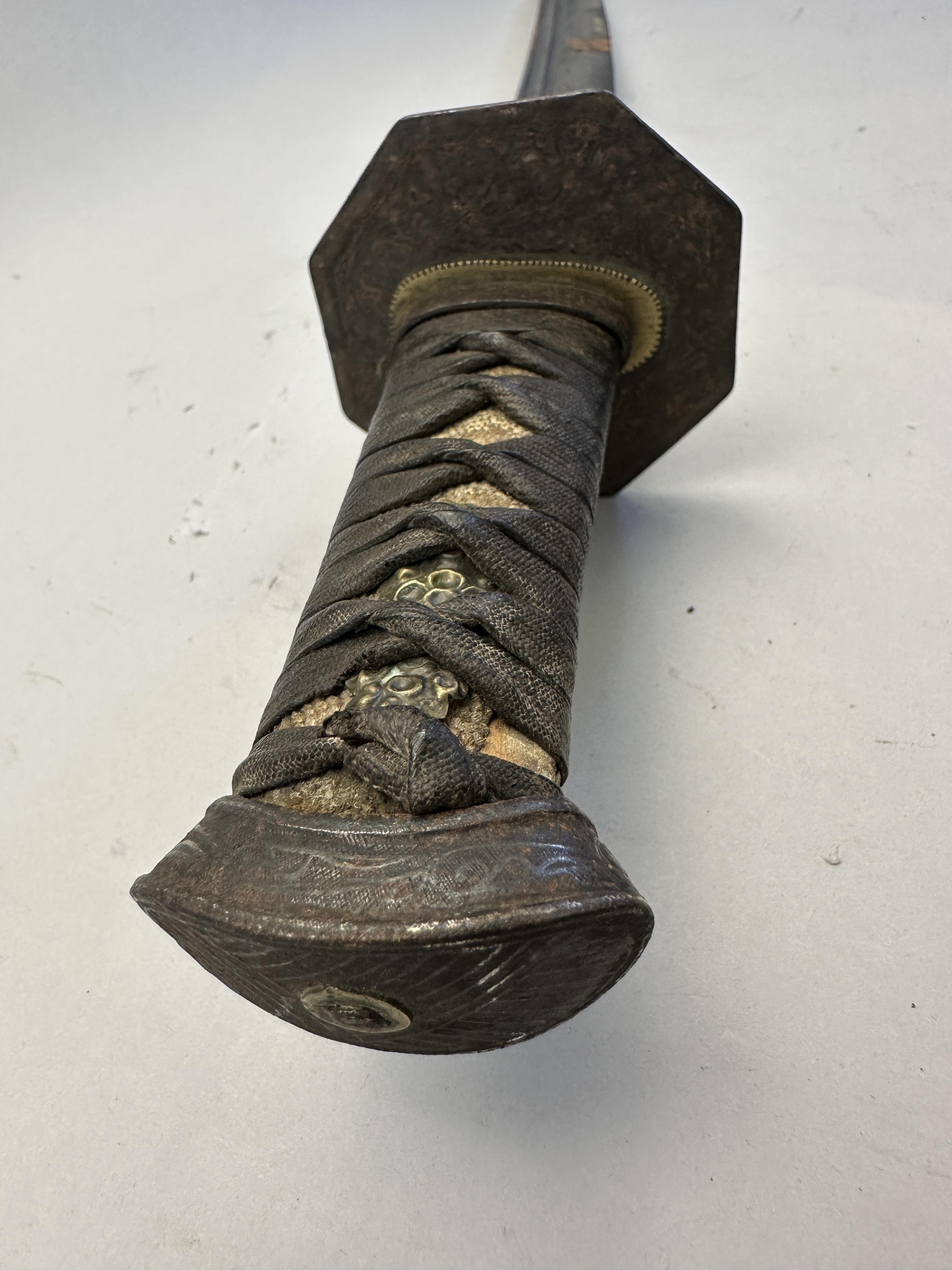 Lot 84 - A RARE KOREAN MILITARY SWORD ( HWANDO),