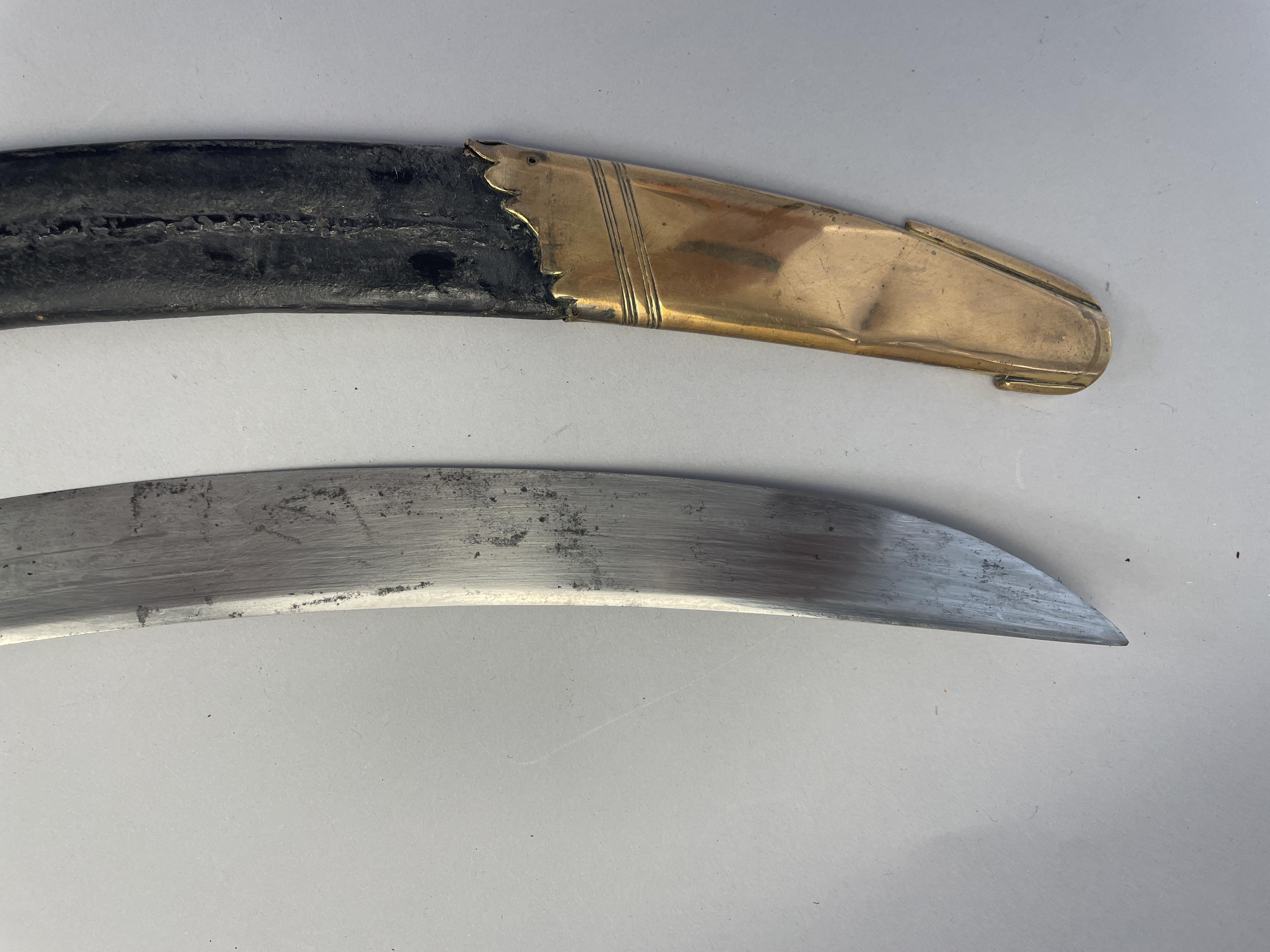 Lot 228 - A GEORGIAN GRENADIER GUARD OFFICER'S SABRE,