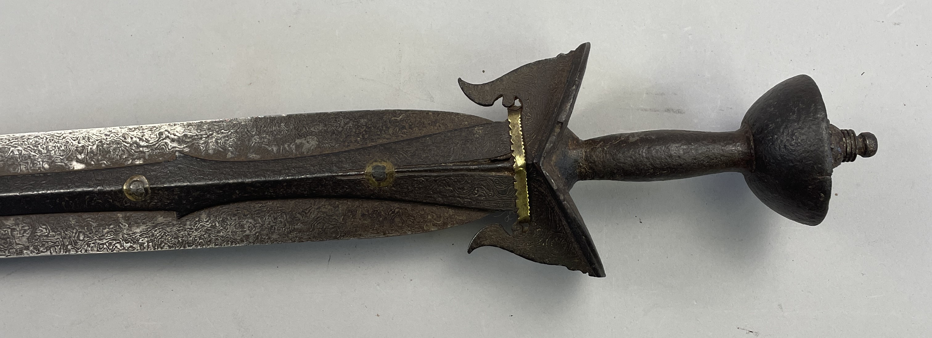 Lot 87 - A RARE SOUTH INDIAN SWORD (KHANDA), 17TH