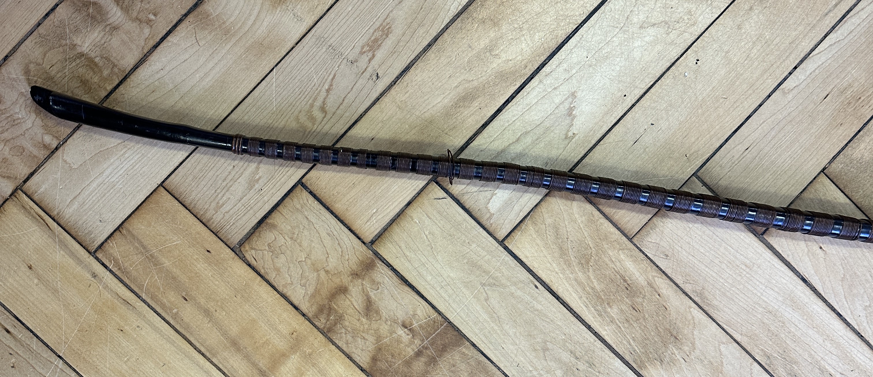 Lot 2 - A JAPANESE BOW (YUMI), BOW-STRING REEL, SEVEN