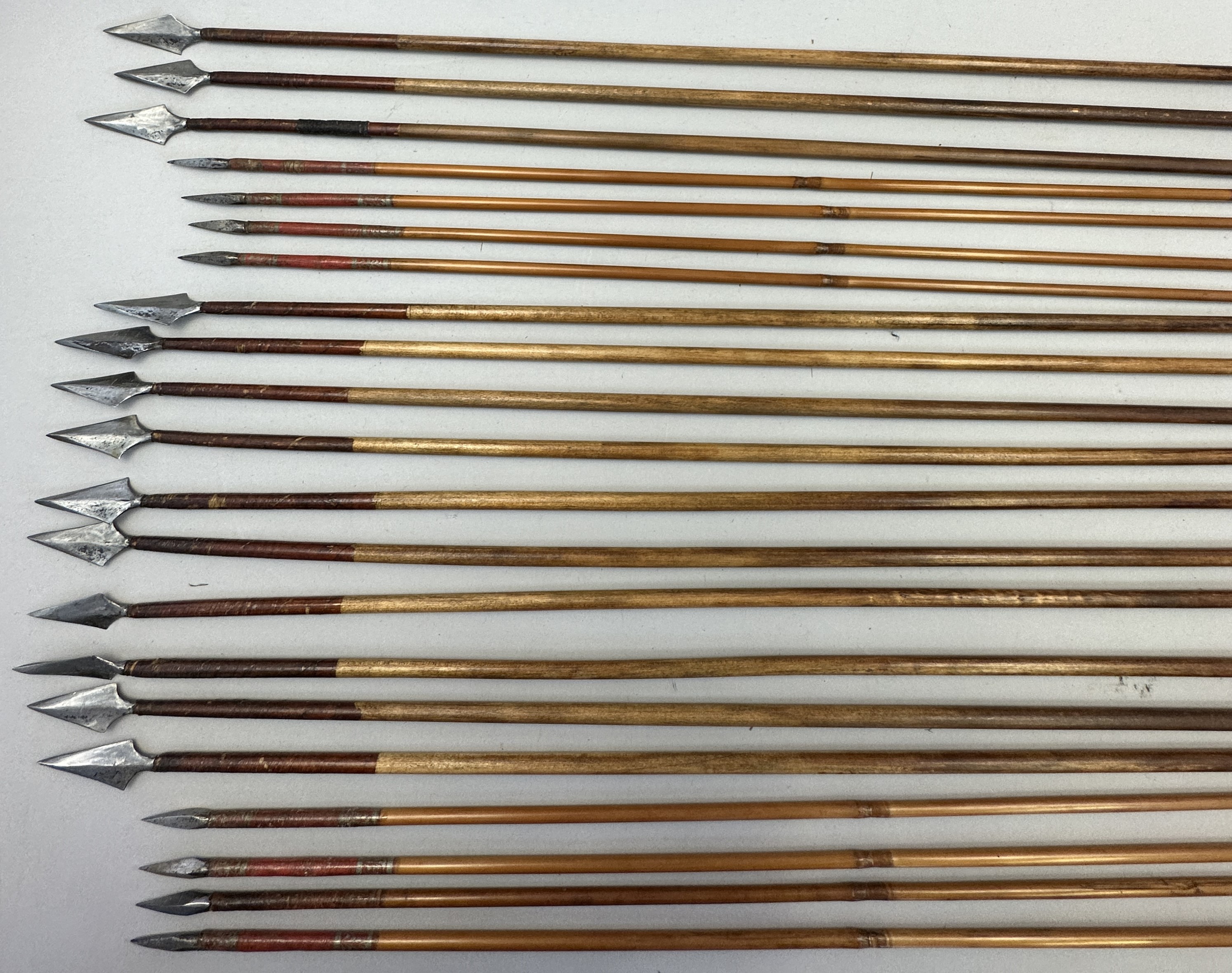 Lot 32 - TWENTY-ONE INDIAN ARROWS (TIR), 18TH/19TH