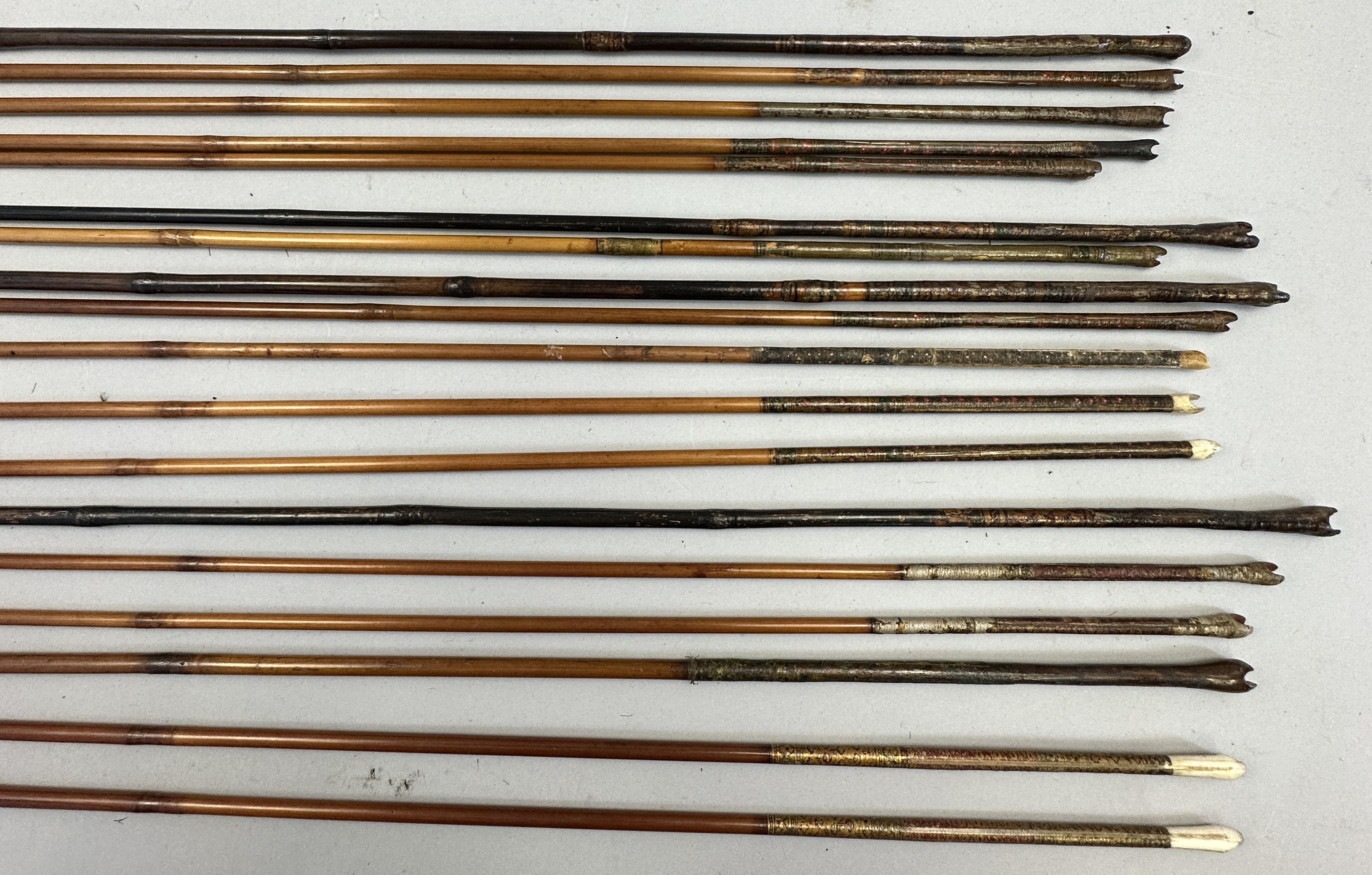 Lot 34 - EIGHTEEN INDIAN ARROWS, 18TH/19TH CENTURY