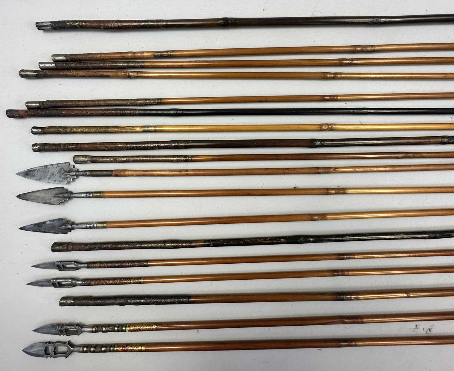 Lot 34 - EIGHTEEN INDIAN ARROWS, 18TH/19TH CENTURY