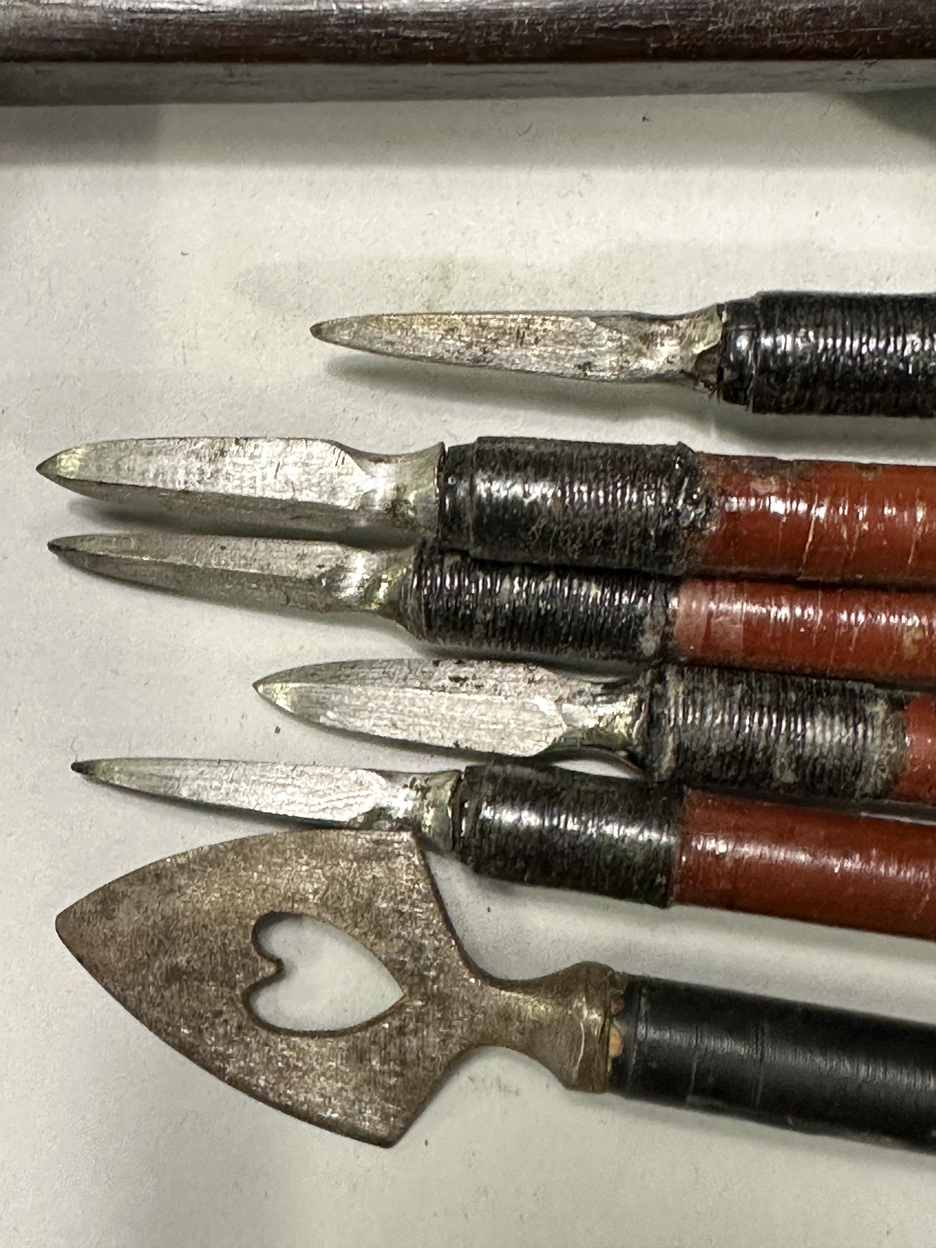 Lot 14 - A SMALL JAPANESE BOW AND QUIVER (SHIKO) WITH