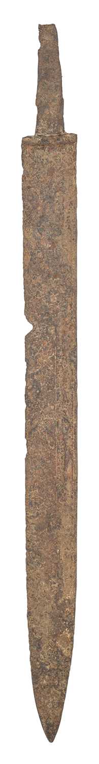 Lot 243 - A RARE NORTH EUROPEAN LONG SCRAMASAX,