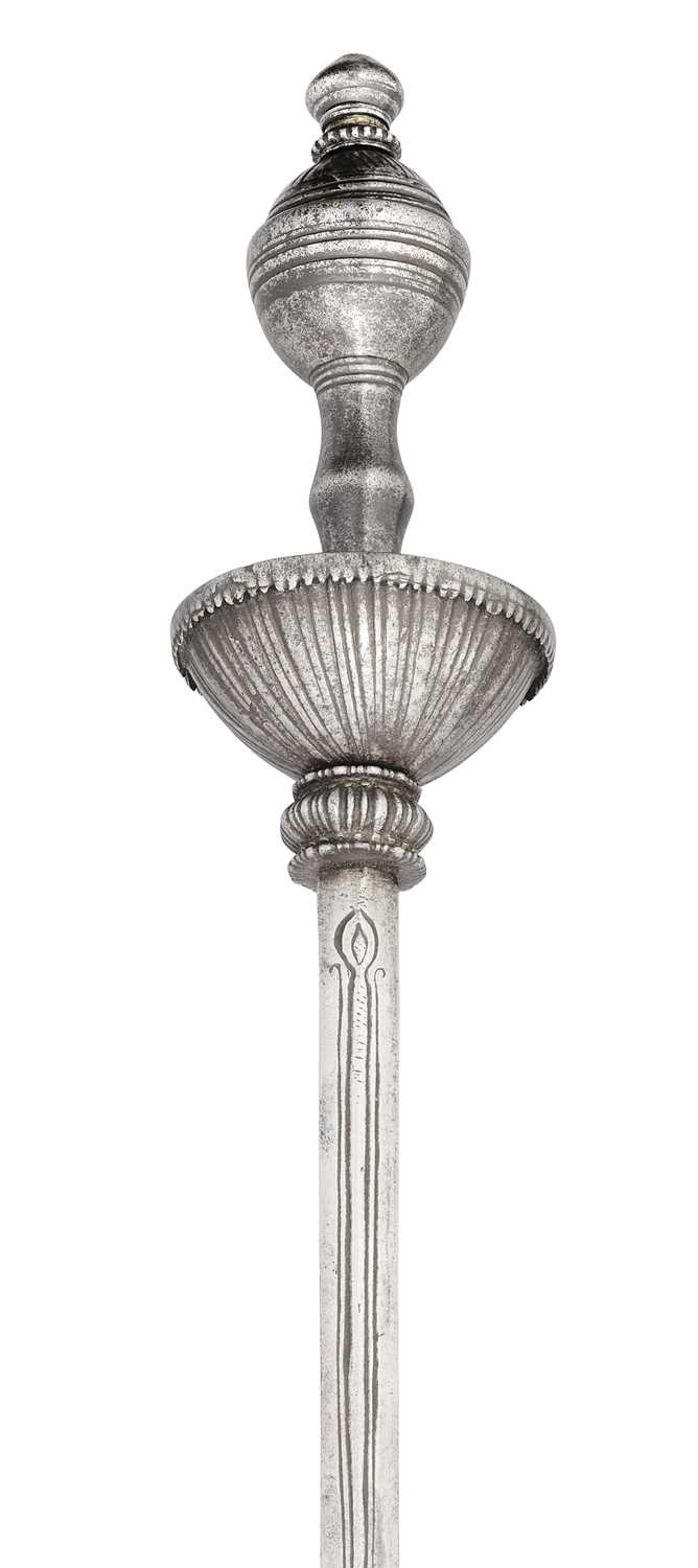 Lot 40 - A FINE INDIAN RAPIER, 16TH/17TH CENTURY,