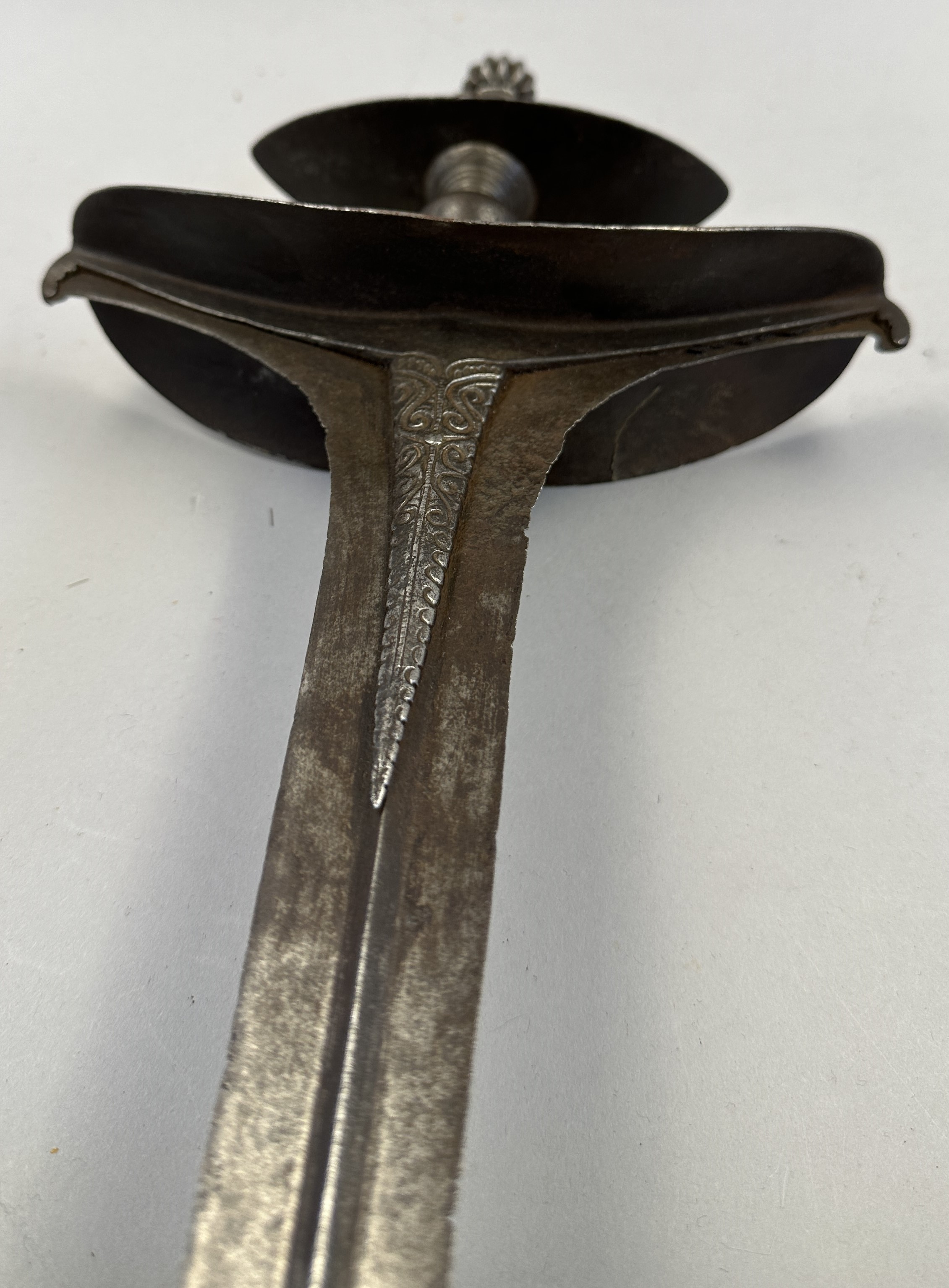 Lot 42 - A SOUTH INDIAN RAPIER, LATE 16TH/17TH CENTURY