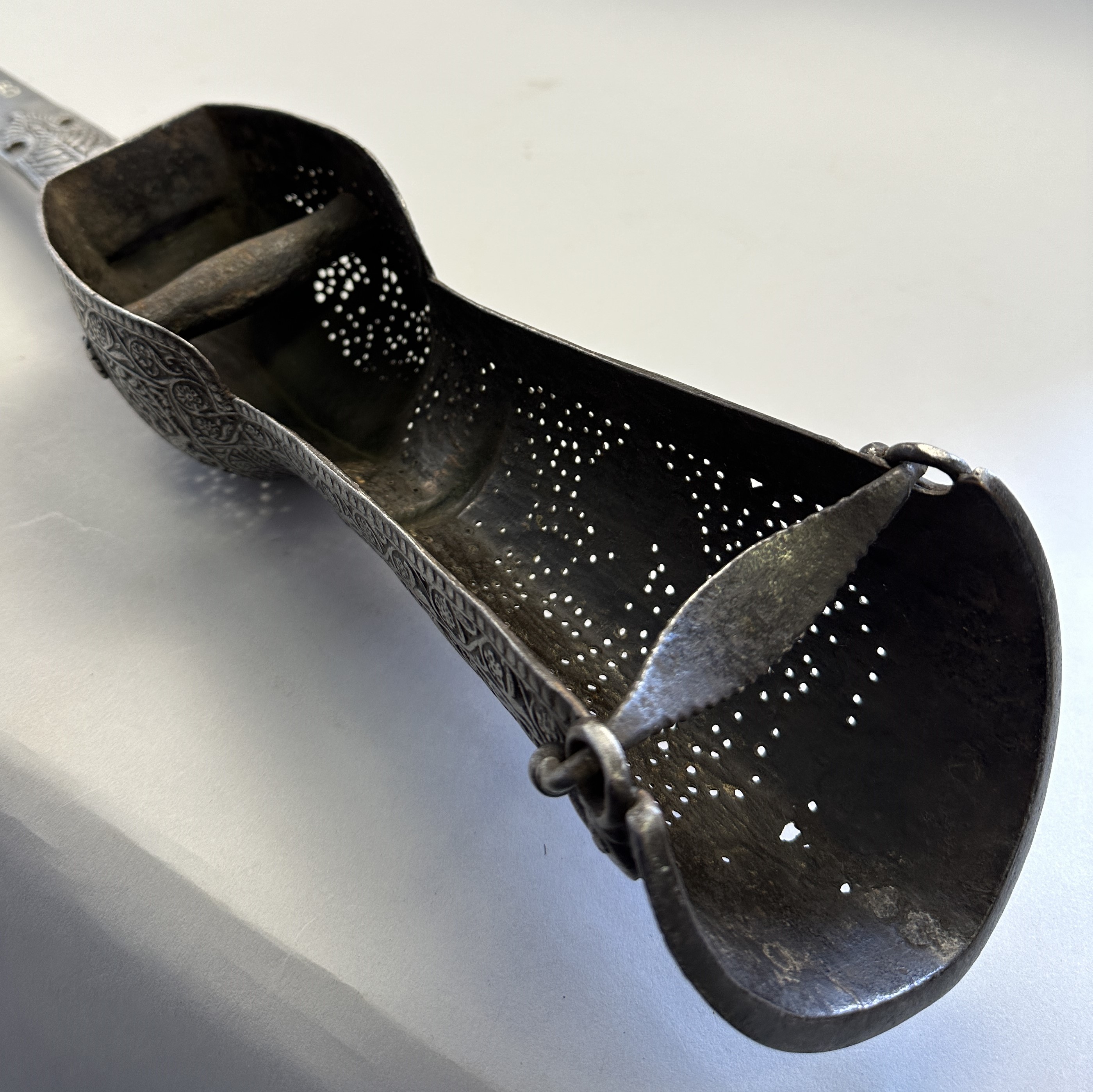 Lot 41 - A FINE SOUTH INDIAN SWORD (PATA), LATE