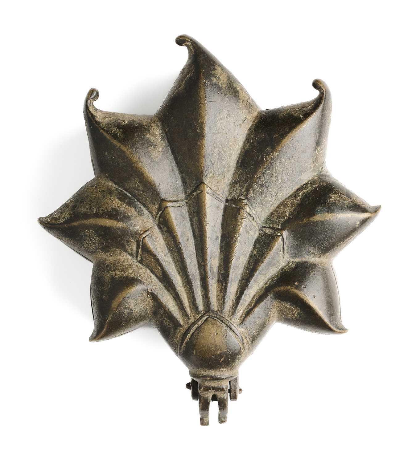 Lot 196 - A BRONZE PAN BOX (PANDAN) IN THE FORM OF AN