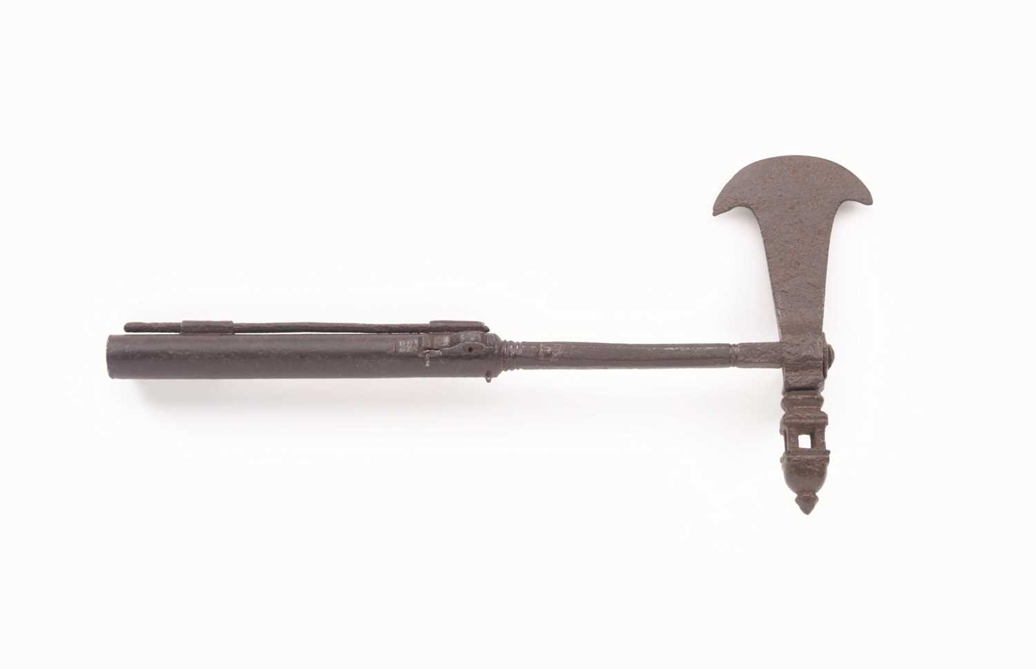 Lot 25 - A RARE INDIAN COMBINED AXE AND MATCHLOCK