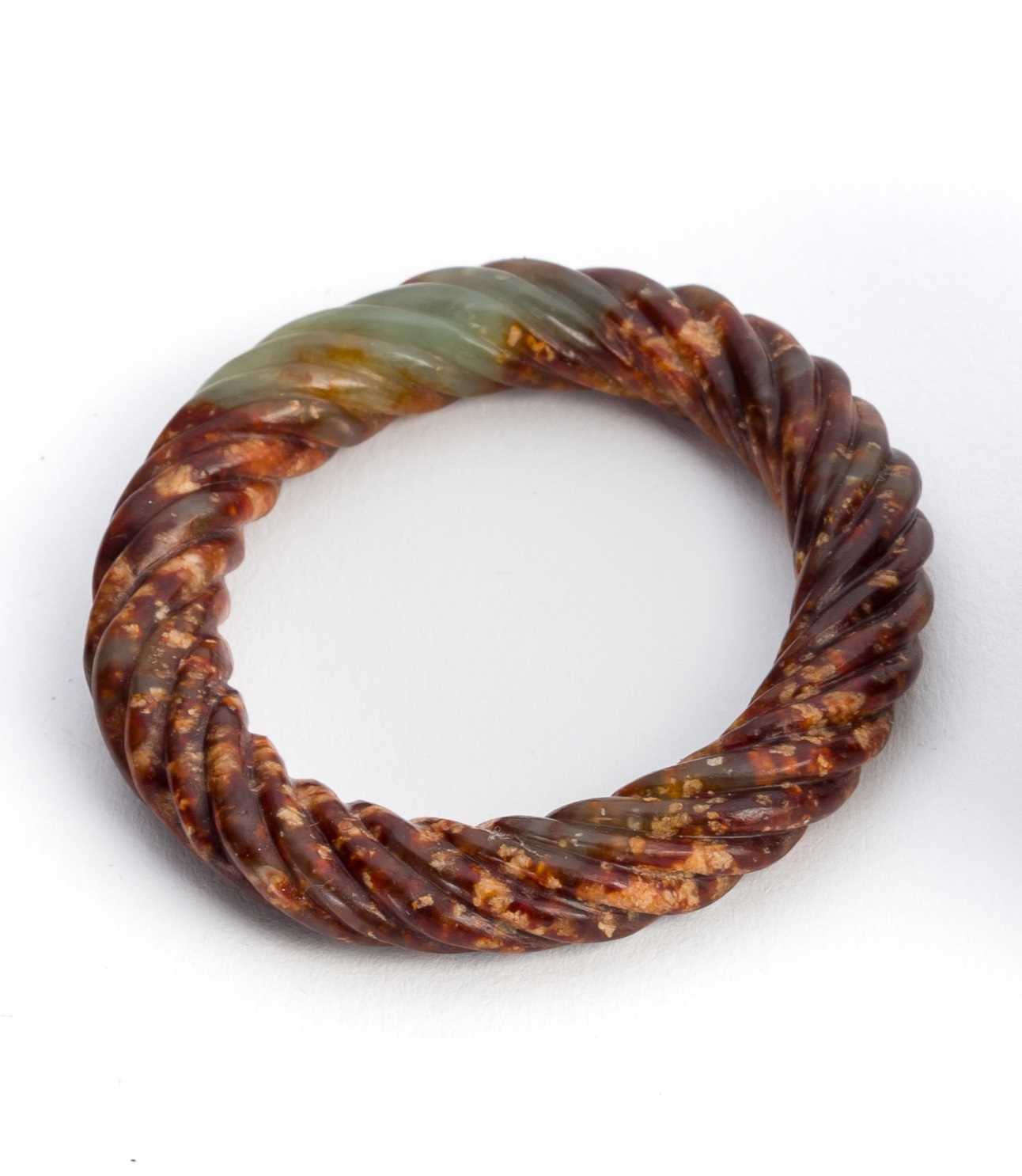 Lot 78 - A CHINESE JADE RING^ 20TH CENTURY¦carved as a