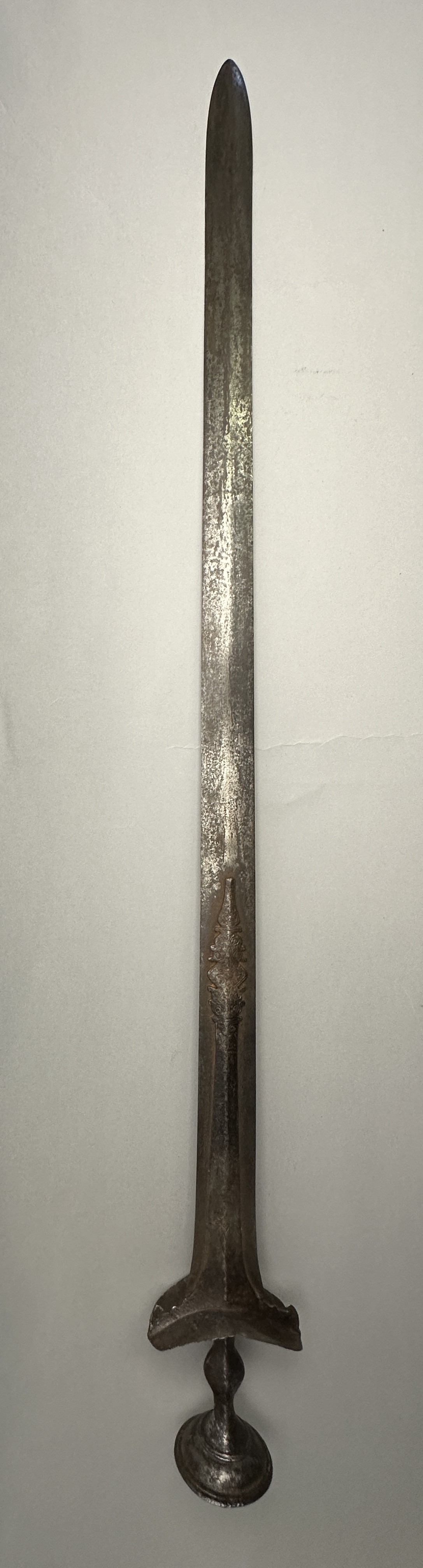 Lot 48 - A RARE SOUTH INDIAN SWORD, 17TH CENTURY,