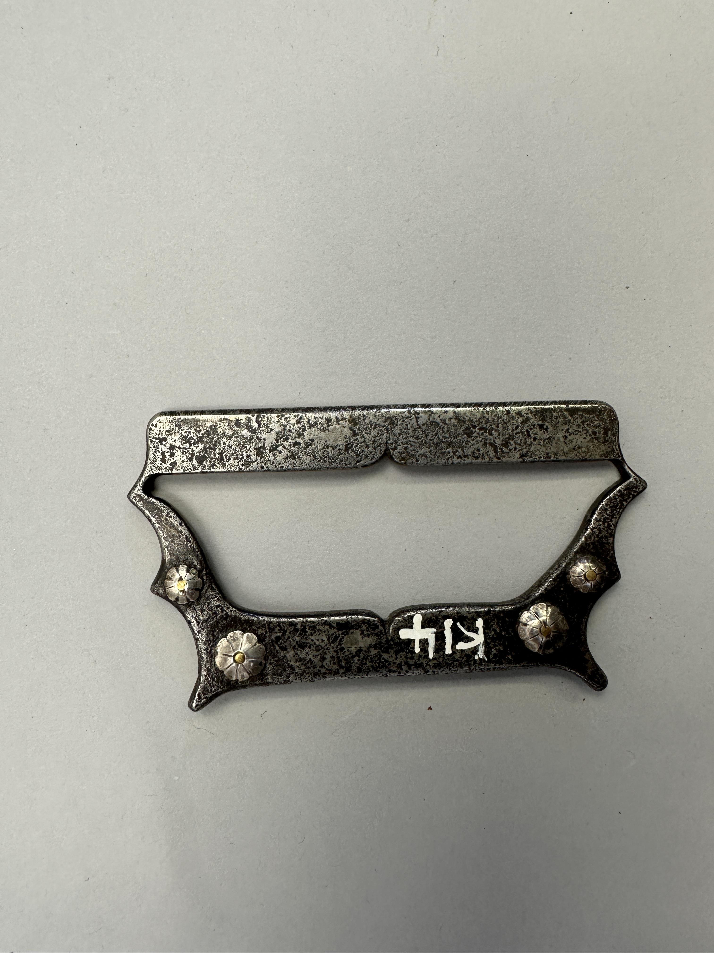 Lot 66 - A SOUTH INDIAN KNUCKLE PUNCH (VAJRA-MUSHTI),