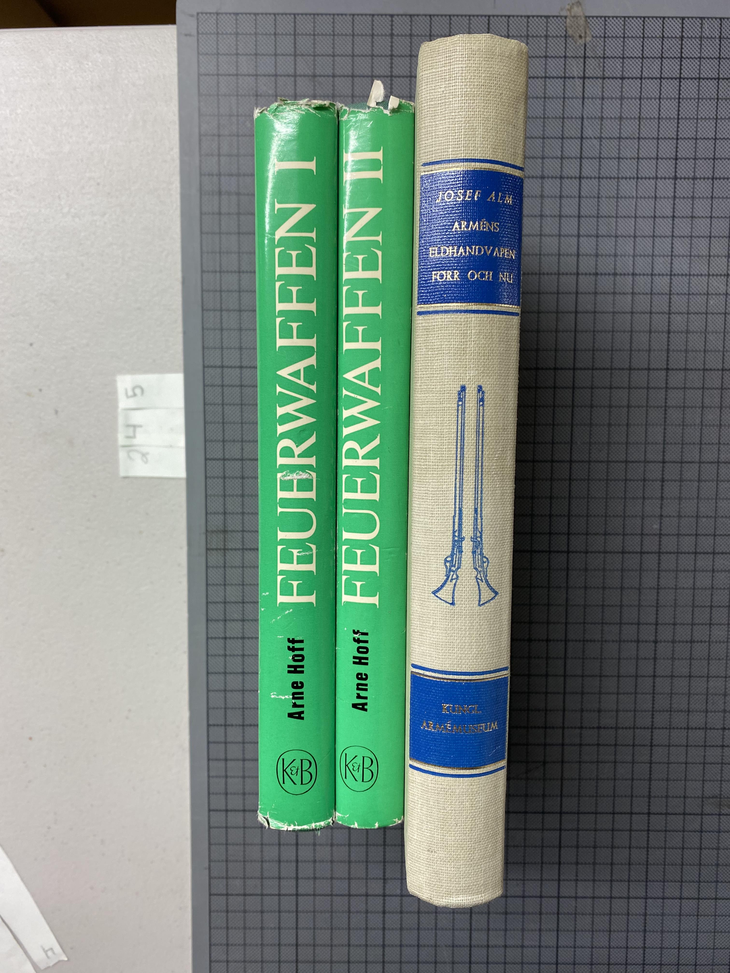 Lot 908 - ALM, JOSEF: ARMÉNS ELDHANDVAPEN FÖRR OCH NU